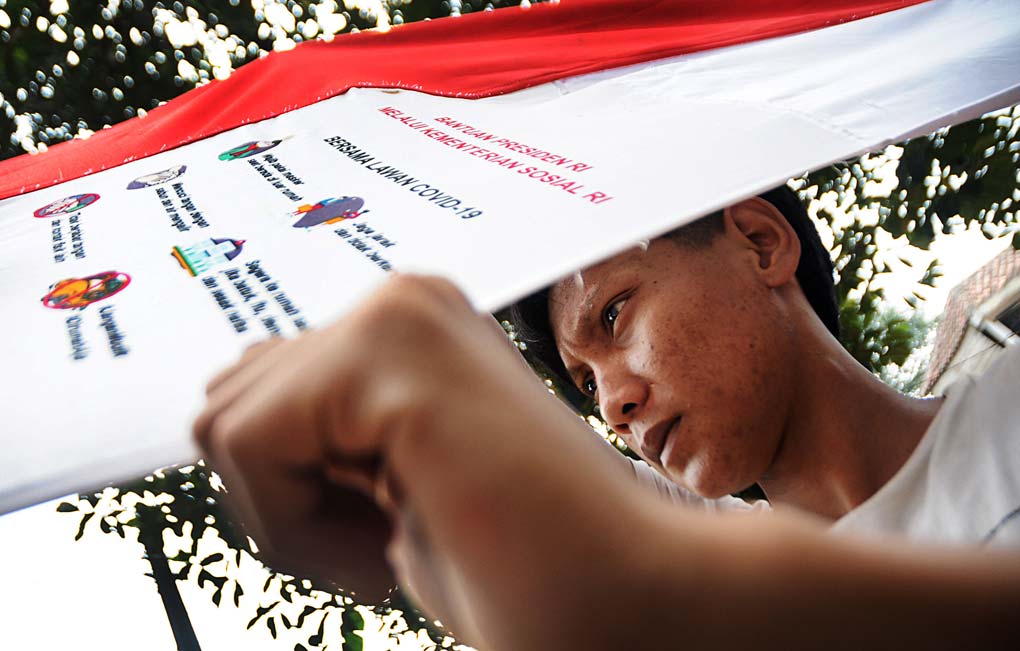 Umbul Umbul HUT RI Dari Tas Bansos Presiden - Economic Zone