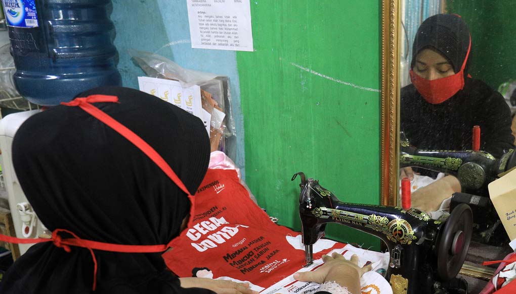 UKM Dari Bahan Tas Bansos Covid-19 - Economic Zone