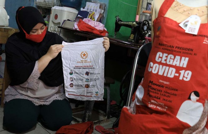 UKM Dari Bahan Tas Bansos Covid-19 - Economic Zone
